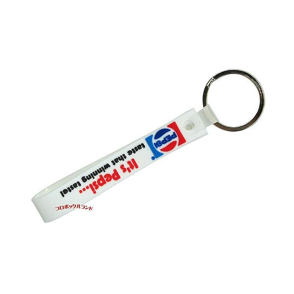 ペプシのキーリングストラップです。カギはもちろん、バッグやポーチのワンポイントにどうぞ♪ロゴや文字が立体的に加工されています。サイズ（約）：全長12cm／デザインA柔らかいPVC（塩ビ）ラバーで一部のロゴなどが立体的になっています。ご覧の環...