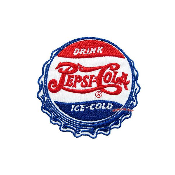 ペプシのクラシックデザインの刺繍ワッペンです。バッグやポーチ、キャップのデコレーション、リメイクにどうぞ♪サイズ（約）：9cmｘ幅6.8cm／デザインC／透明袋入り／ポリエステル裏面ノリ付きで簡単にアイロン接着できますが表面の凹凸の激しい物...