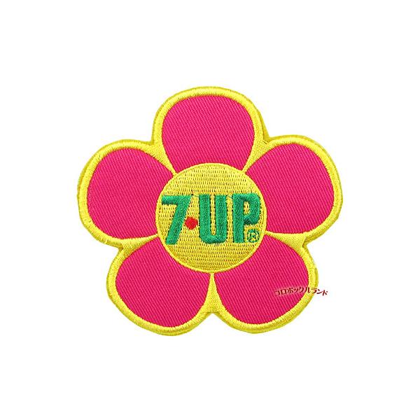 セブンアップのクラシックデザインの刺繍ワッペンです。バッグやポーチ、キャップのデコレーション、リメイクにどうぞ♪サイズ（約）：幅9cmｘ8.5cm／デザインF／透明袋入り／ポリエステル裏面ノリ付きで簡単にアイロン接着できますが表面の凹凸の激...