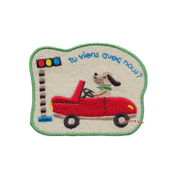 キュートなアイロンワッペンです。ドッグとスワンの２種類販売してます。在庫限りの処分品です。サイズ（約）：幅7cmｘ高5.5cmフェルト：ポリエステル／糸：レーヨン接着方法は商品台紙に表記されています。ご覧の環境で多少色が異なります。写真のＭ...