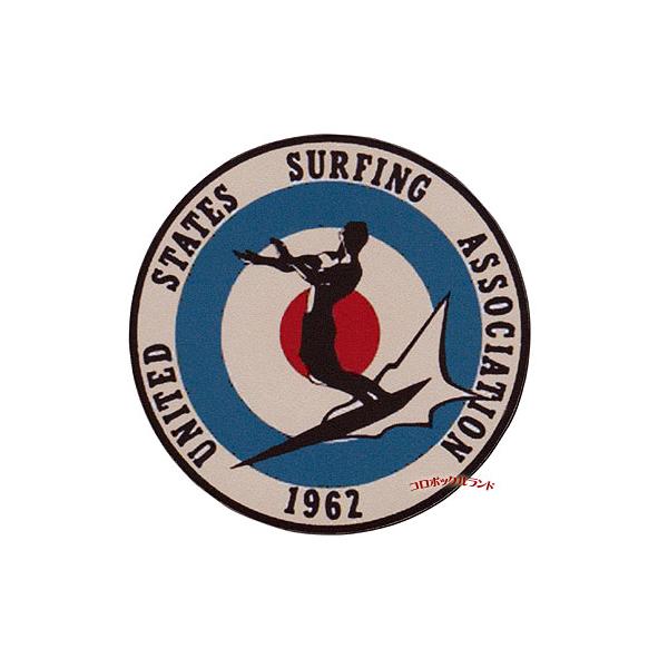 ハワイアンデザインの塩ビ製ステッカーです。（新品）トランクなどのキャリーケースや家具、家電などのワンポイントにどうぞ♪絵柄はかすれたようなビンテージデザインです。サイズ（約）：直径7cm／PVC製紙ではなく防水タイプのビニールステッカーです...