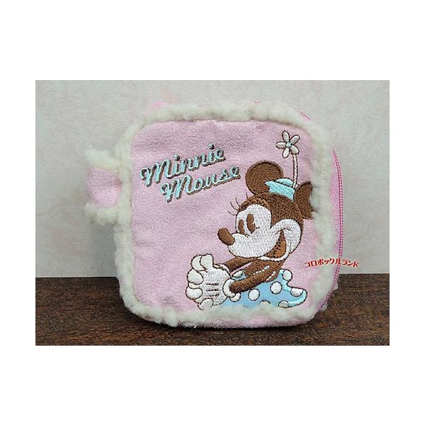ディズニー、ミニーちゃん柄のコインケースです。L字に開いて取り出しやすいです。在庫限りです。お早めにどうぞ！サイズ（約）：10cm角（キーチェーン含まない）紙タグに定価記載がある場合がありますのでラッピングの場合にはカットして包装いたします...