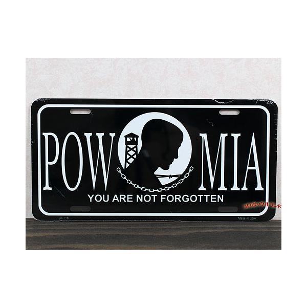 USA製のナンバープレートサイズのデザインプレートです。カラフルポップなデザインからアートなものまで200種類以上を販売しています。プレートにはフラットなものと凸凹したエンボス加工の２種類があります。余白のあるプレートは愛車のナンバーやお好...