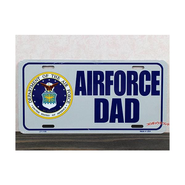 USA製のナンバープレートサイズのデザインプレートです。カラフルポップなデザインからアートなものまで200種類以上を販売しています。プレートにはフラットなものと凸凹したエンボス加工の２種類があります。余白のあるプレートは愛車のナンバーやお好...