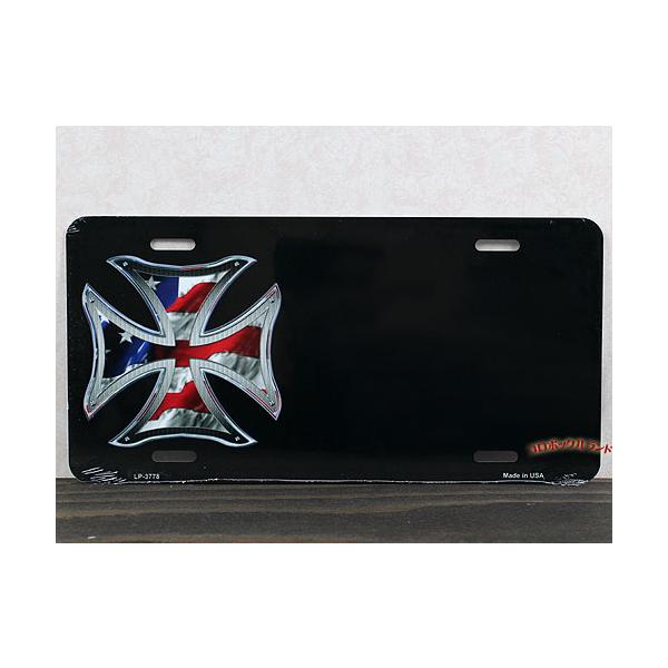 USA製のナンバープレートサイズのデザインプレートです。カラフルポップなデザインからアートなものまで200種類以上を販売しています。プレートにはフラットなものと凸凹したエンボス加工の２種類があります。余白のあるプレートは愛車のナンバーやお好...