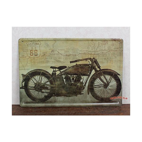 アンティークデザインのブリキ看板です。（新品）サビたように見える部分もプリントデザインです。ルート66やフラッグ、バイク・車など20種類以上のデザインを販売しています。リム部分が立体的に加工されています。また中央部分が少し盛り上がるように四...