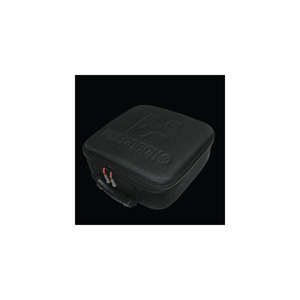 ■サイズ縦30cmｘ横30cmx厚み13cm ■機能上蓋内面にポケットｘ1、メッシュポケットｘ1本体内部、仕切りにて6分割可能（クッション材入り） ■素材 EVA ■カラー ブラック リールも魚探も入るセミハードケースジークラックのロゴが型...