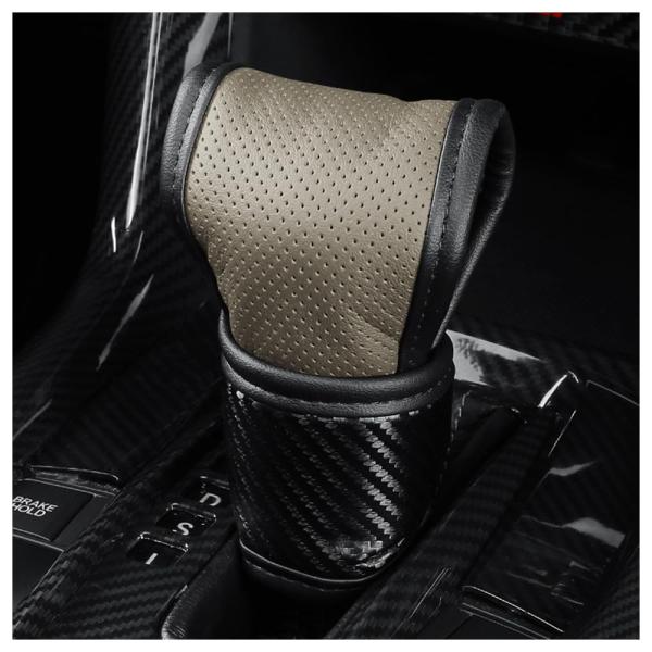 商品名: IHOTDER 自動ギアシフトノブカバー カーボンファイバーレザー スプライシングデザイン スティックシフトカバー 車の装飾&amp;保護 ユニバーサルカーインテリアアクセサリー 車 SUV トラック用 (ベージュ) IHOTDE...