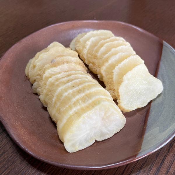 手作りの大根の酢漬け 手作り漬け物 タクアン 200g×4個 大根漬け 田舎漬け物新潟妙高産の大根を天日干し乾燥して酢漬けにしました。酢・砂糖・塩だけで作った田舎漬けです。小出家発祥の地「樽本」に住んでいた頃からの漬け方をお婆ちゃんに教えて...