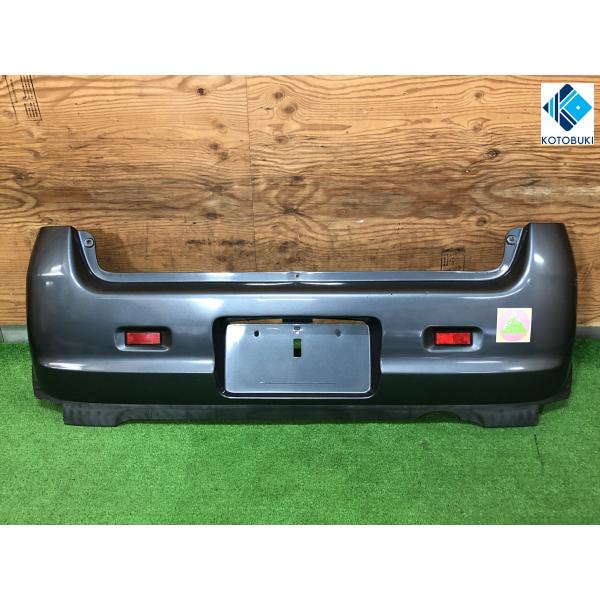 --- 商品詳細 ---　26B2002スズキ　Kei／ケイ　HN22S　純正　リアバンパー　泥除け付きカラー：アズールグレーパールメタリック（カラーNo. ZY4）品番：71811-74G00** 状態 **中古品ですので、使用感あります...