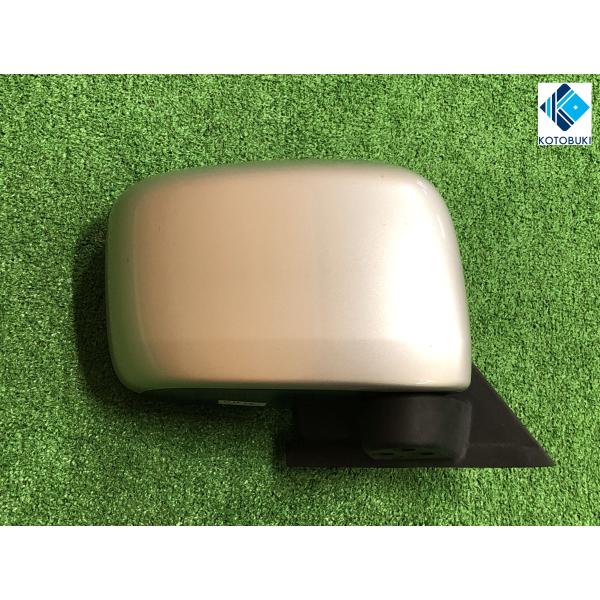 --- 商品詳細 ---　26D0108スズキ　パレット　MK21S　純正　右ドアミラーカラー：シルキーシルバーメタリック（カラーNo. Z2S）　品番：82K0　カプラー：5P** 状態 **中古品・使用感あります。小傷・傷・洗車傷・汚れ...