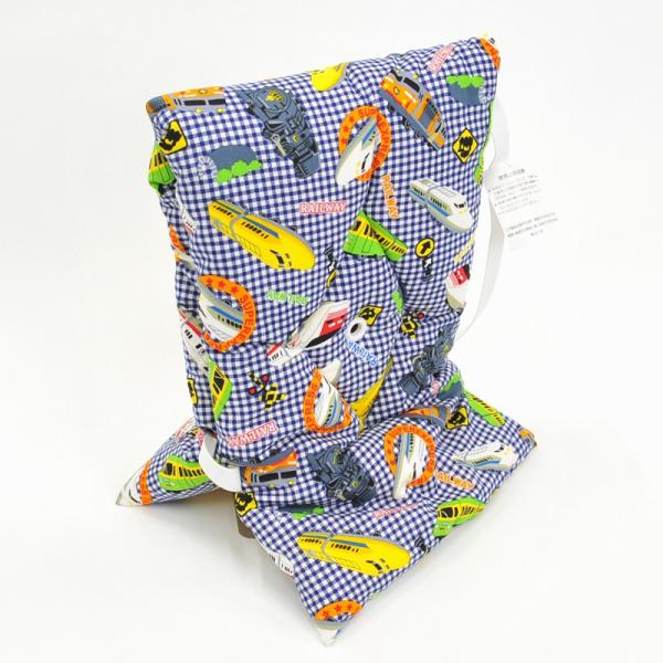 声や音がよく聞こえる耳穴付き。いすの座布団や背もたれとしても使えます。内側に便利な名札付です。首もと部分に短めのゴムを取り付けました。着用時や使用中のズレ防止の役割を果たします。後部に長めのゴム付。緊急時・災害時以外では背もたれに引っ掛けて...