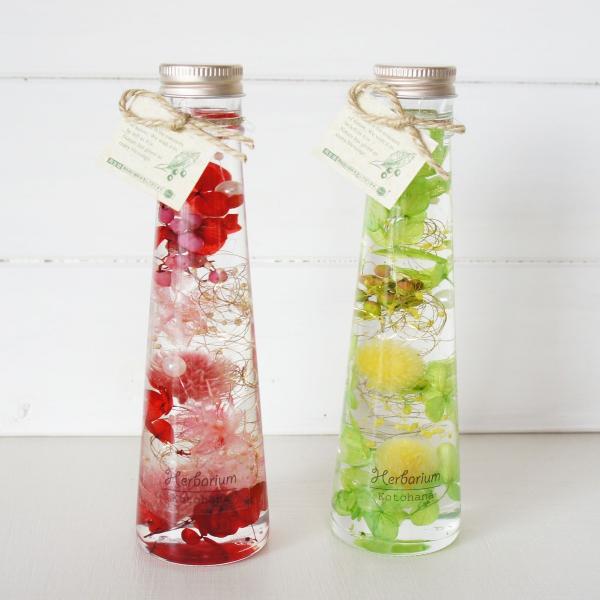 ハーバリウム 千日紅★作品1本のお値段です。カラーをお選びください。丁度いい存在感。置くとこ運ぶのに場所を取りません。★ギフトボックスに入れてお届けします。★ガラスボトルに名入れ（彫刻）が出来ます（別途費用）世界に1つだけのオリジナルボトル...