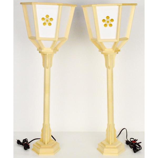 ◆サイズ・雪洞：白木（大）　間口29×奥行き25×高さ79（片方）◆対応サイズ　掛軸：尺八サイズ以上　木彫：一尺五寸以上　※床の間の場合：間口150cm以上◆材質・雪洞：椴木（とどまつ）　電球：大型ローソク球　110ｖ10ｗ　紋：梅鉢紋（金...