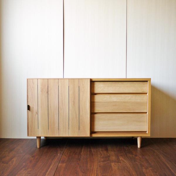 ■サイズ　幅 120cm　奥行 38cm　高さ 69cm ( 脚高 12cm )■材質　外装：強化紙　内装：コート紙　引戸額縁：ブラウン／オーク無垢材　　　　　　ホワイト／パイン無垢材■内装　引き出しスライドレール付き　扉内部リモコン操作可...