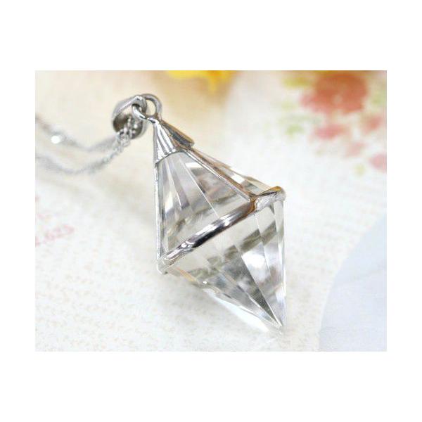 ○使用石○水晶○サイズ○枠含むサイズ：幅約17mm*縦約35mm石のみサイズ：幅約16mm*縦約25mm※こちらの商品はペンダントトップのみの販売となっております。　チェーンは付属しておりませんので、ご了承いただけますようお願い申し上げます。