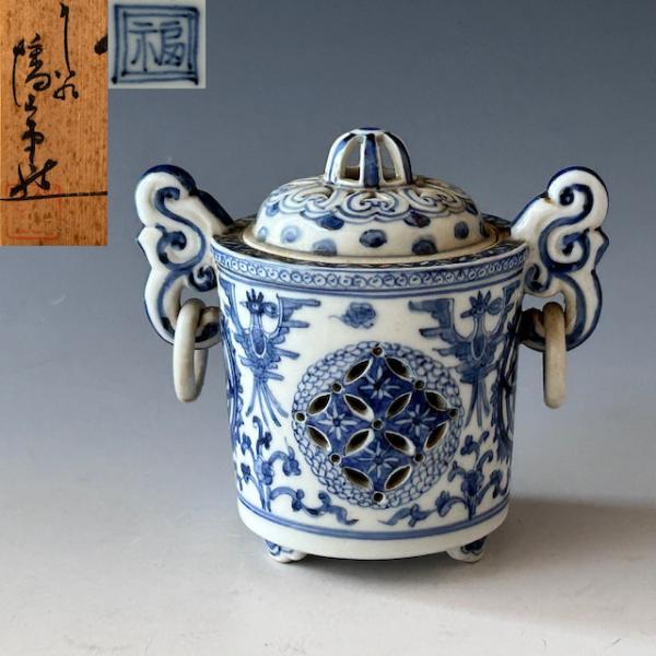 【サイズ】直径8.3×12.4cm   高さ11.6cm【状態】良好　目立つ傷無し【付属品】共箱【商品説明】染付の遊環耳付香炉です。九谷焼の幡山堂の作品。七宝透かしで鳳凰の紋様が書かれています。