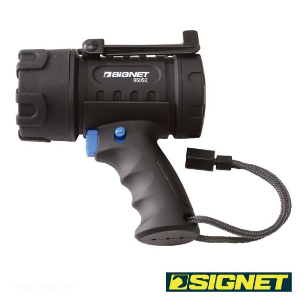 ●名称：LEDスポットライト 単3X3本(電池なし)●メーカー：SIGNET：シグネット●型番：96092●懐中電灯、携行照明＞懐中電灯(LED)「スタンド機能付きでアウトドアにも最適」●セット内容：[付属品] 専用ストラップ●仕様：使用光...