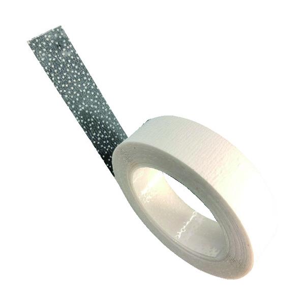 "●簡単な施工で確実に足もとの滑りを止め、安全度を高くします。<br>●水や油がかかっても滑り止め効果が変わりません。<br>●大理石などのフロアでも下地の風合いを損ないません。<br>●カーボンニュート...