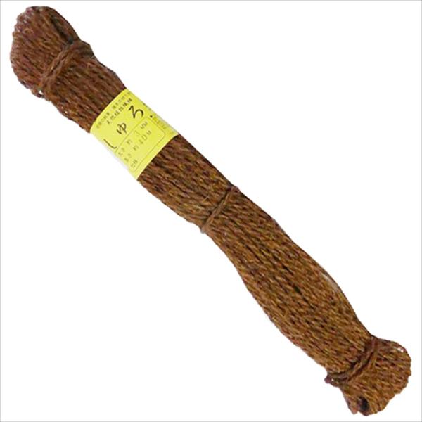 自然にマッチした風合いを大切にしたシュロ縄です。[用途]中型樹木の枝引きや竹垣の結束、工芸品の装飾。[機能]天然パーム繊維ですので樹木の生長と共に朽ち、自然に戻ります。竹垣の結束では、環境に合わせて竹垣の劣化と共に縄も劣化しますので違和感を...