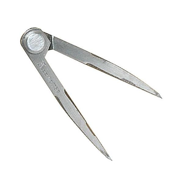 鉄板上の硬い部分に円形がケガけます。[用途]円形のケガキや加工品等の寸法の写し取り用鋼製コンパス。[機能]先端部には焼き入れ加工されている鋼製コンパスです。[仕様]●使用範囲(半径)：100mm。●重量：70g。●先端焼入加工。[材質]●本...