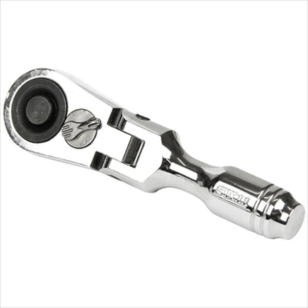 手の中に収まるコンパクトボディ+180度首振り機構で窮屈で複雑な場所にも対応します。[用途]ソケットと組み合わせ、六角ボルト・ナットやネジの締付け、緩め作業。[機能]ワンサイズ小さく設計された極小ヘッドは、従来商品では使用できない、より窮屈...