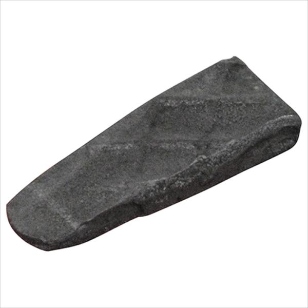 経済的な交換・補修用パーツです。[用途]交換用クサビ。[機能]鍬や片手鍬など農工具の抜け防止、ガタつき防止に使用します。抜け防止面が木柄に接するように打ち込んでください。[仕様]●サイズ(約)：厚4×幅12×長さ25mm。●1個入。[材質]...