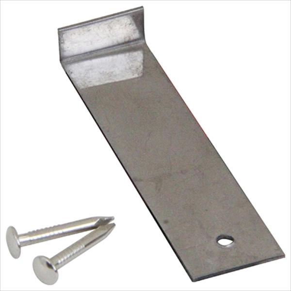 経済的な交換・補修用パーツです。[用途]交換用L型クサビ。[機能]鍬や片手鍬など農工具の抜け防止、ガタつき防止に使用します。抜け防止面が木柄に接するように打ち込んでください。[仕様]●サイズ(約)：厚1.0×幅18×長さ70mm。●L型。●...