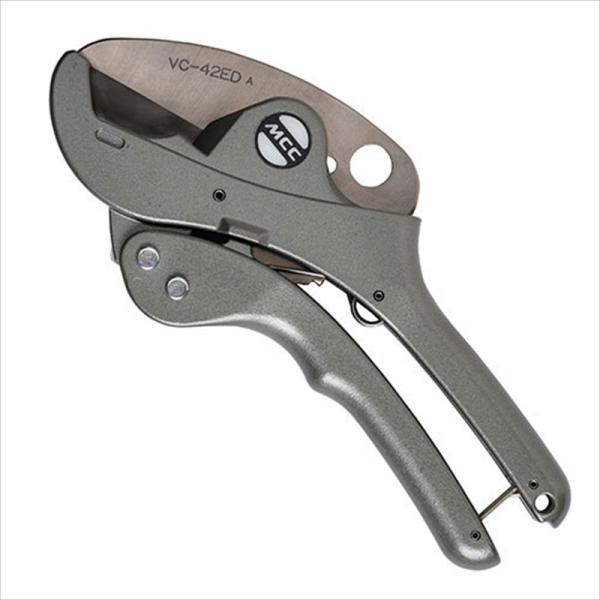 刃に特殊コーティングを施し、切り終わりまで軽く滑らかな切れ味を実現し、さらに切れ味超軽快です。[用途]塩ビ管、ポリエチレン管、ポリブテン管の切断。[機能]アタッチメントを取り付けるとケーブル用モールの切断も可能です。45度の斜め切りにも対応...