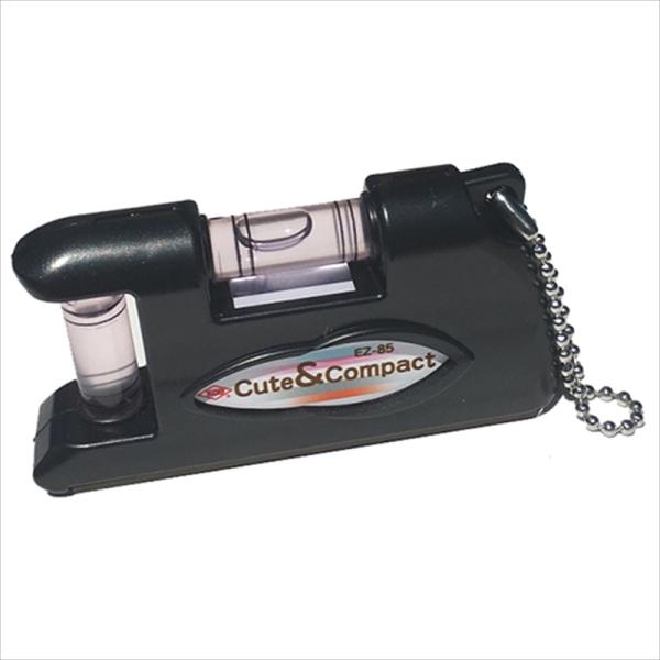 マグネット搭載型のポケット水平器です。[用途]水平、垂直測定作業。[機能]簡易作業やDIYに最適です。[仕様]●サイズ：85mm。●感度：0.6mm/m=0.033度。●精度±1.74mm/m=±0.1度/m以内。●ボールチェーン付。●色：...