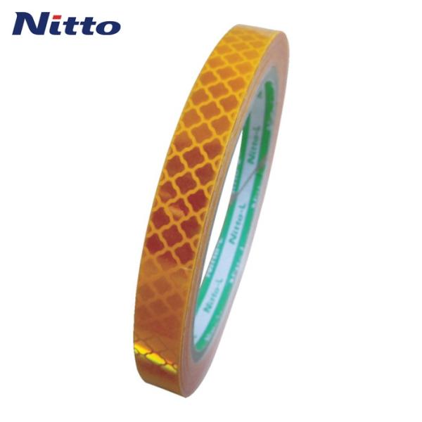 特長●プリズムレンズ型反射テープです。●夜間の視認性は、従来のガラスビーズ型と比較すると約7倍の明るさを保持します。●屋外耐候性10年の長期グレードです。用途●主要道路の規制標識や警戒標識に。●視界誘導標識に。