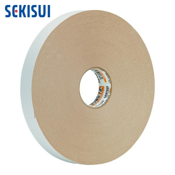 積水 自動封緘機用テープ|特長:ダンボール梱包に最も多く使われる汎用性に優れたテープです。 特殊な樹脂加工により防湿性に優れ、高・低温性にも優れています。