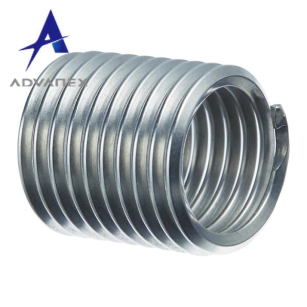 ADVANEX インサートねじ|特長:折り取り不要で作業効率がアップし、コスト削減につながります。 誰でも簡単に挿入作業や、抜き取り工具で抜き取りができます。 上下の向き関係なく使用できます。