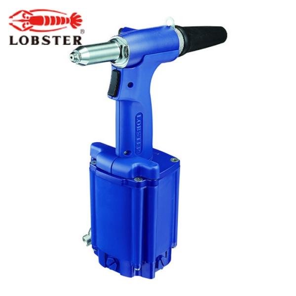 エビ エアリベッター|特長:本体に樹脂を大胆に使用した軽量タイプです。 狭い場所での作業に便利な小径フレームヘッドを採用しました。 リベッティング時の衝撃を和らげるショックレス機構(Soft・Set)を標準装備。