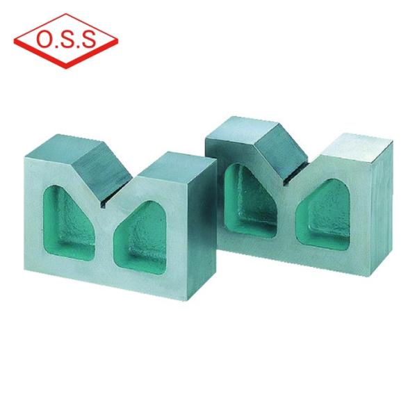 OSS Vブロック|特長:V溝は90度に仕上されており、円筒の簡易検査、丸棒のケガキなどに使用します。 2個1組、一体加工となっております。 精度は機械仕上とA級仕上(各面の平行度、±直角度、底面とV溝の平行度)です。
