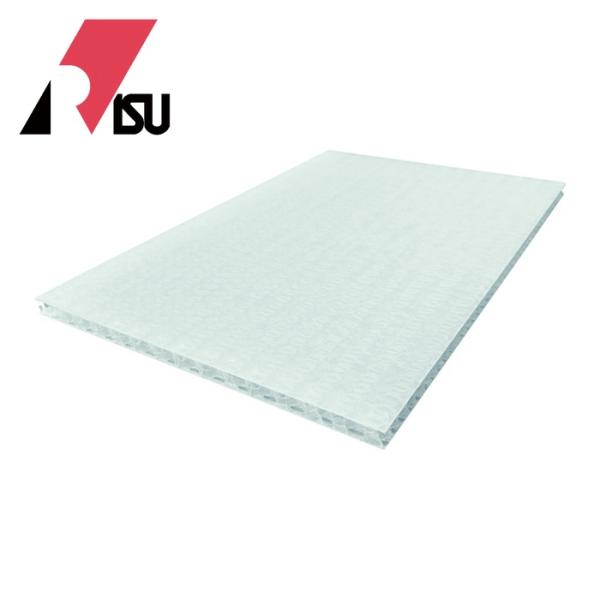 RISU 樹脂素材|特長:世界初の熱可塑性樹脂による連続成形技術から誕生したハニカムコア材です。 軽量・高剛性素材です。 同等の曲げ剛性の場合には、大幅な軽量化を実現します(アルミ:約1/3、スチール:約1/7)。