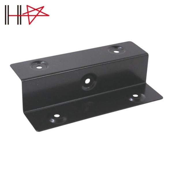 特長●薄くて加工・作業しやすい鋼板です。●強度が強くなるおさまりのいいエンボス加工が施されています。用途●ホワイトウッドやSPF材などの１×４材の施工に。