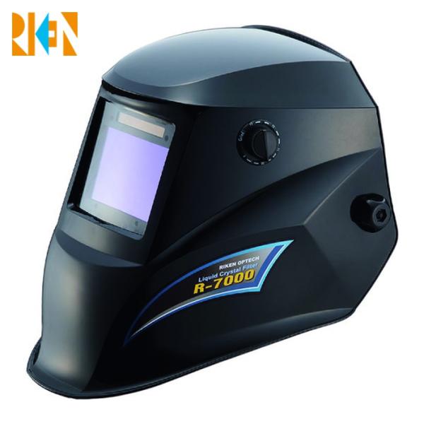 リケン 溶接面用プレート|特長:安全性・快適性にこだわりました。 電池交換可能な長持ちモデルです。 防じんマスクを装着して溶接作業を行えるように、呼吸部に幅広スペースを設けています。