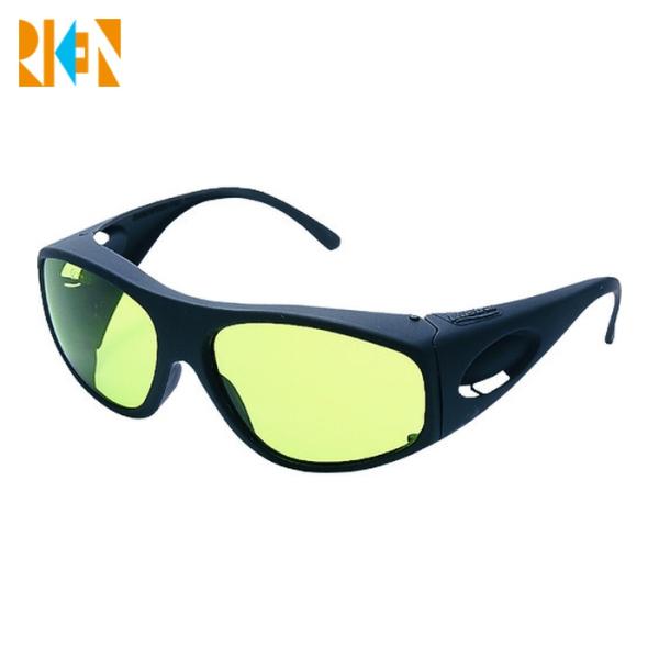 リケン 遮光メガネ(ガス溶接作業用)|特長:周辺光が入りにくいアイカップ型めがねです。 通気性に優れたベンチレーションシステムを採用しています。 金属部品不使用のため、あらゆる作業環境で安全にお使いいただけます。