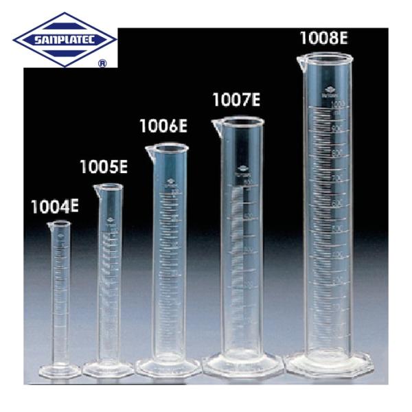 サンプラ メスシリンダー|特長:ガラス並みの透明性を実現した樹脂製メスシリンダーです。