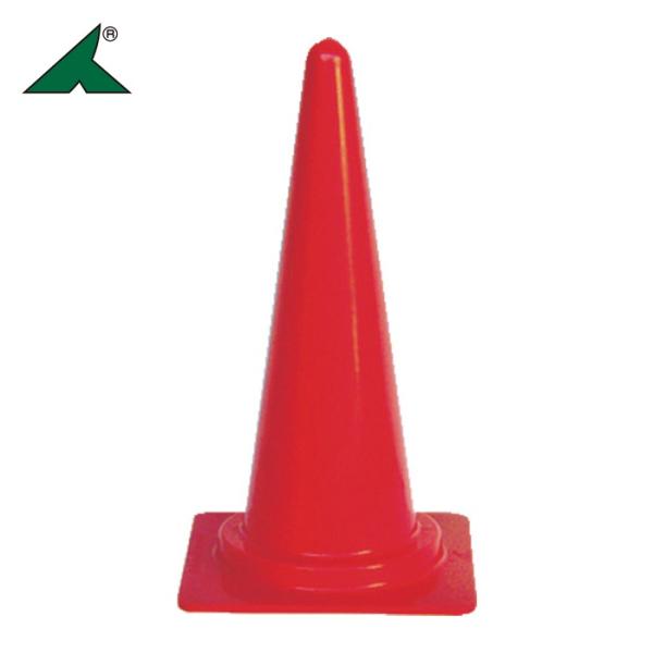 トーグ 安全コーン|特長:軟質ポリエチレン樹脂を使用していますので、柔らかく耐久性・耐候性に非常に優れ短期間での割れ・色落ち・変色がありません。