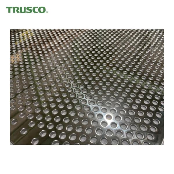 TRUSCO パンチングメタル|特長:パンチングプレスの金型で規則的に孔を開けた金属板です。 表面が平面であるため、耐摩耗等の耐久性が高く目が崩れることもありません。 450mm角サイズにカットされています。