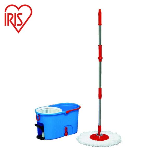 IRIS 回転式モップ|特長:ペダルを踏んでモップ部の洗浄と脱水ができるので、手を汚さず衛生的です。 マイクロファイバーモップで、水拭きでもから拭きでも、しっかり汚れをキャッチします。 遠心力で脱水するので、汚れた水が飛び散りにくく、しっか...