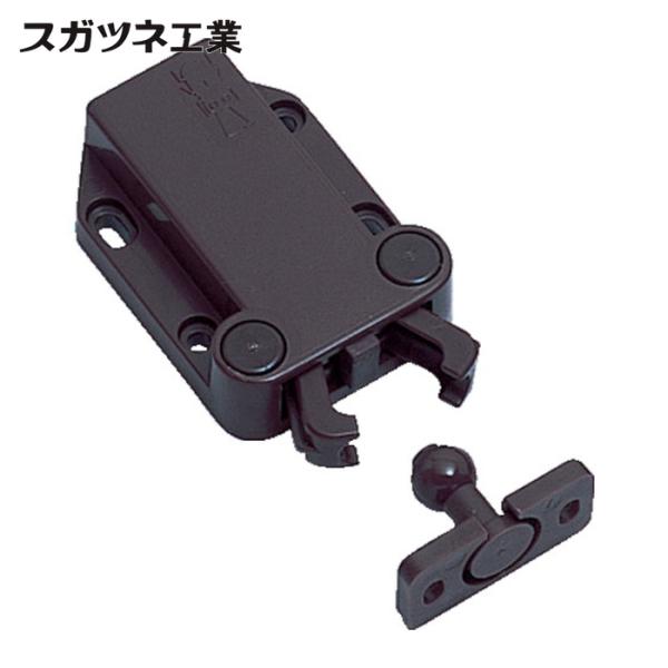 SUGATSUNE キャッチ(樹脂製)|特長:ワンタッチ操作で扉の開閉ができます。 扉を開けるときは、指先で扉を軽く押すだけで開きます。 閉時はアームがストライカーをしっかりキャッチし扉を保持します。