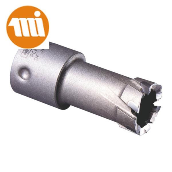 ミヤナガ 替刃式コアドリル|特長:超硬刃先でステンレスなどの被削材への穴あけが可能です。 独自の刃先設計により切り粉の排出が良好です。 ボディーのふところが深く、金属パイプなど曲面への穴あけが可能です。