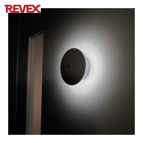 REVEX 防犯用センサーライト|特長:暗い場所で人感センサーが、人の熱を感知してLEDライトを優しく点灯させます。 人を感知すると自動で点灯、自動で消灯(点灯時間:約15秒)します。 常時点灯モードがあり、停電時も安心です。