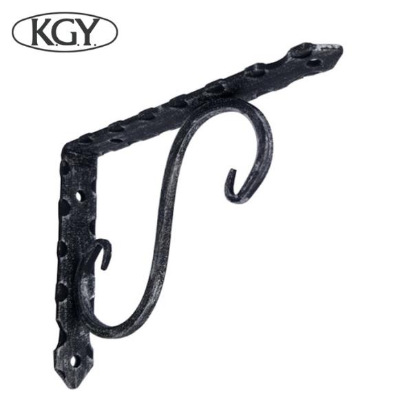 K.G.Y 棚受金具|特長:手間を惜しまないマイスターのこだわり品です。 ひとつひとつ手作りで製造された、アンティーク調の本格派です。 補強と装飾を兼ねたカール部はハンガーなどを掛けるフックとしても使用可能です。
