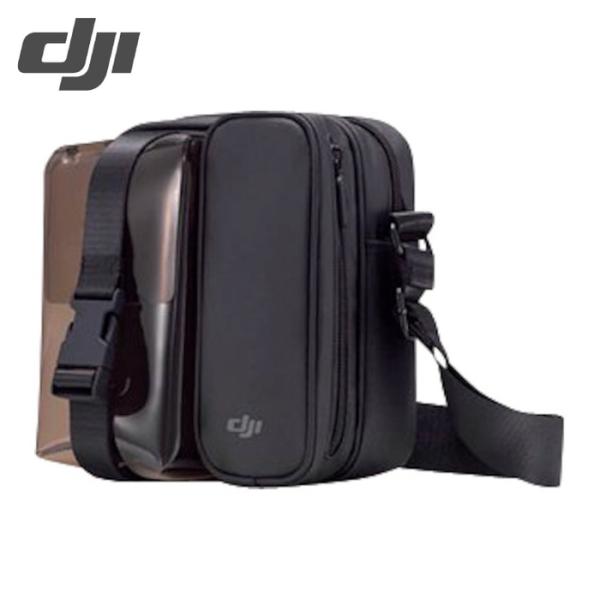 DJI ドローン|特長:DJI Mini 2 の機体/2WAY充電ハブ/送信機やOsmo Pocket や Osmo Action などの小物を収納でき、見せる収納ができる透明なポケットが特徴的なデザインとなっています。