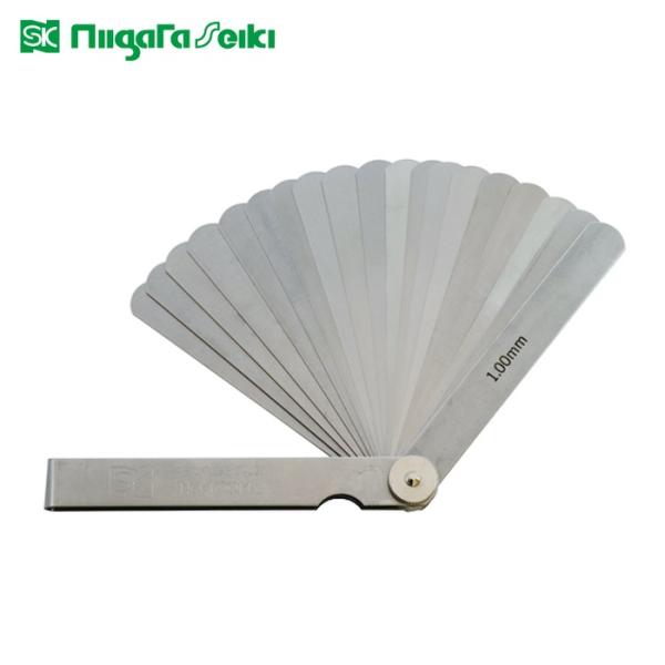 SK スキマゲージ|特長:防錆剤に油を使用していないため、軽く拭き取ってご使用になれます。 測定器では測りづらい二平面間の微細な隙間に差し込むことにより正確に検査できます。 自動車や発動機関のピストンやシリンダ部の間隔測定に必要不可欠な測定...