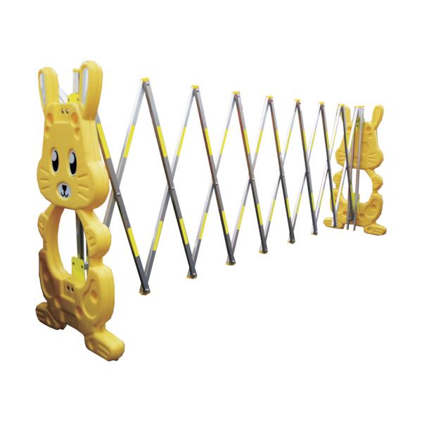 安全興業 バリケードフェンス|特長:伸縮式で置くだけで簡単に設置できます。 軽いので持ち運びも楽にできます。 NETIS登録済プリズム反射シートで視野性が抜群です。